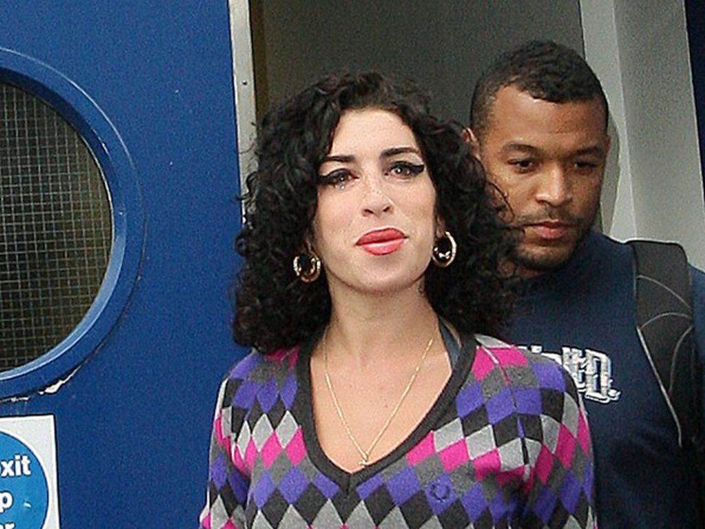 Amy Winehouse lässt sich scheiden | Promiflash.de