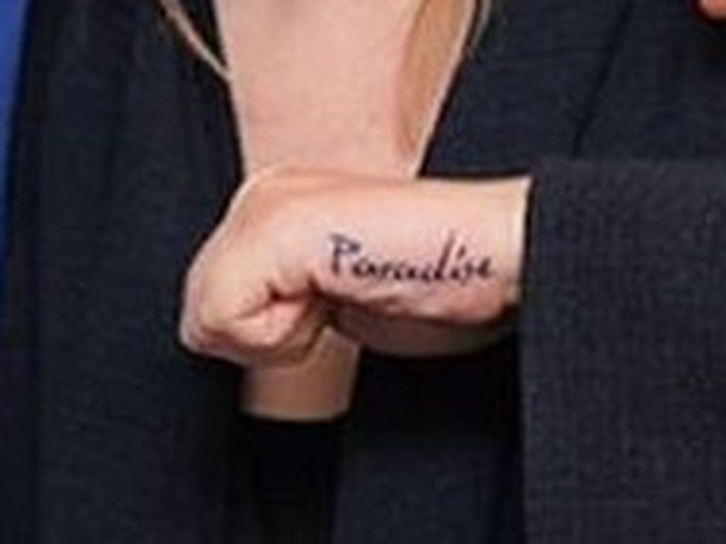 "Paradise": Adele zeigt ihr neues, cooles Tattoo | Promiflash.de