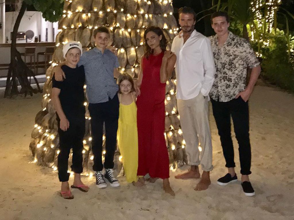 Silvester im Paradies: Die Beckhams feiern barfuß Neujahr | Promiflash.de