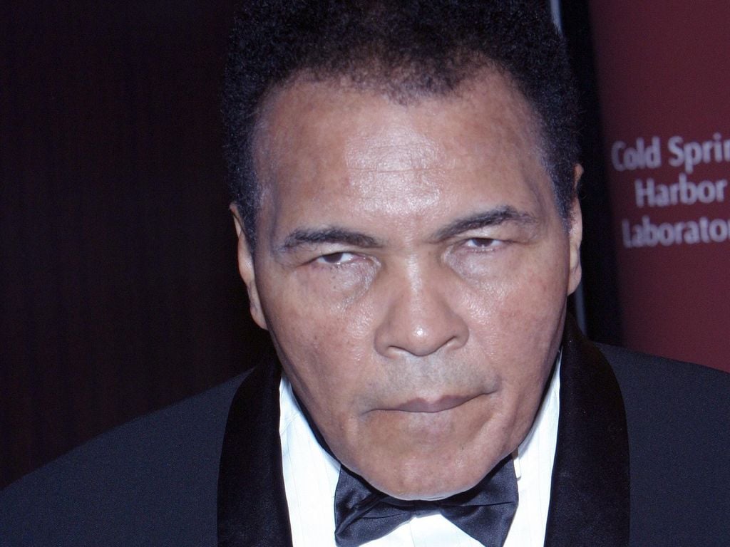 Vor 20.000 Leuten: So nimmt Muhammad Alis Familie Abschied | Promiflash.de