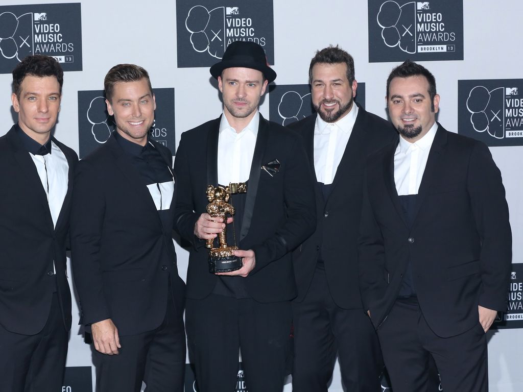 "Karma": *NSync & Aaron Carter reagieren auf Pearlmans Tod! | Promiflash.de