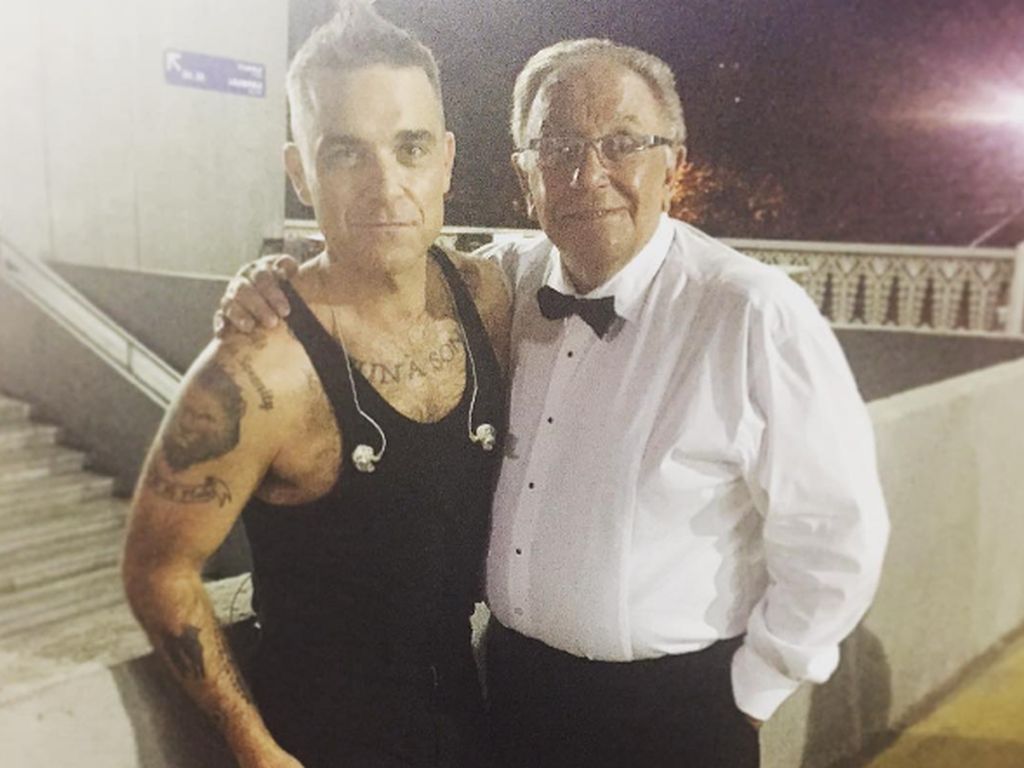 Vater-Sohn-Duo: Robbie Williams zeigt stolz seinen Dad | Promiflash.de