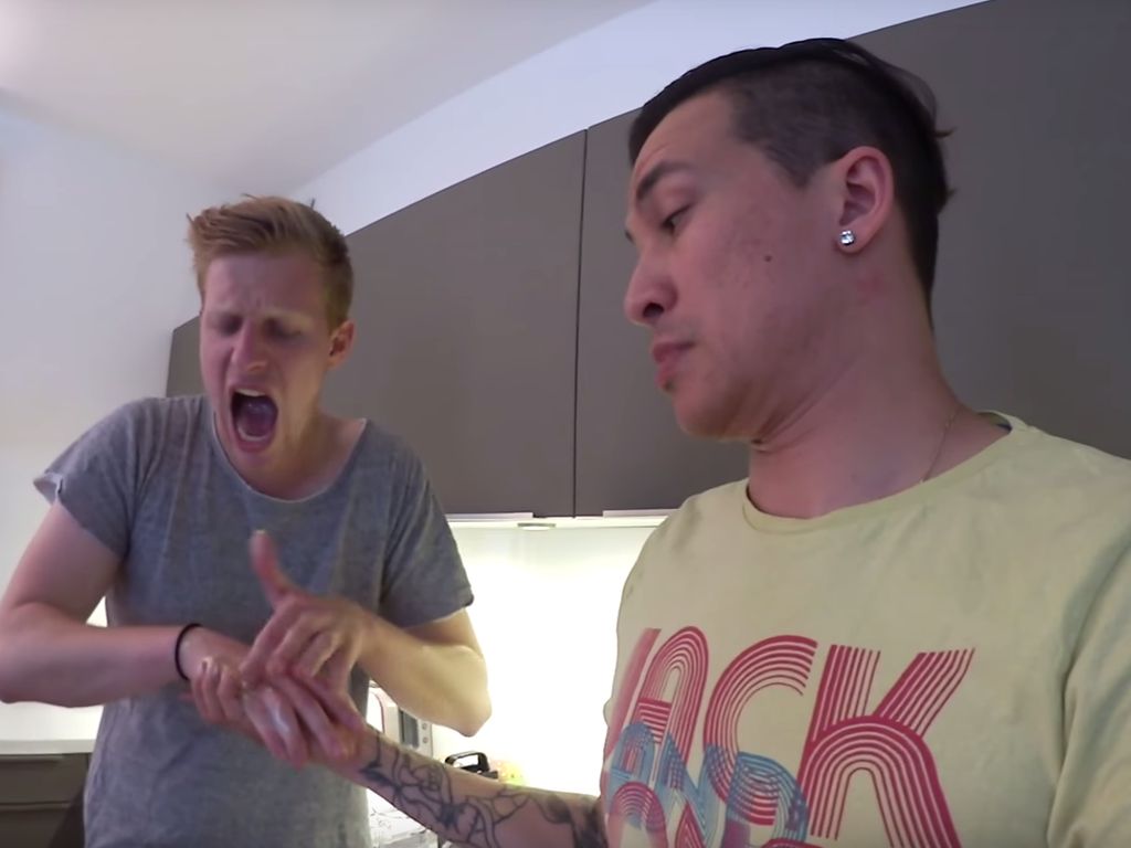 Autsch: Fieser Sekundenkleber-Prank von Stephan Gerick | Promiflash.de