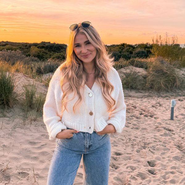 Ana Johnson | Promiflash