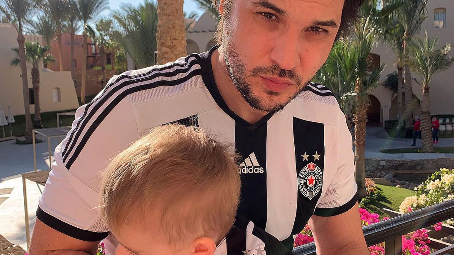 "Unter uns"-Vaterängste: Wie schlägt sich Alex Milo privat?