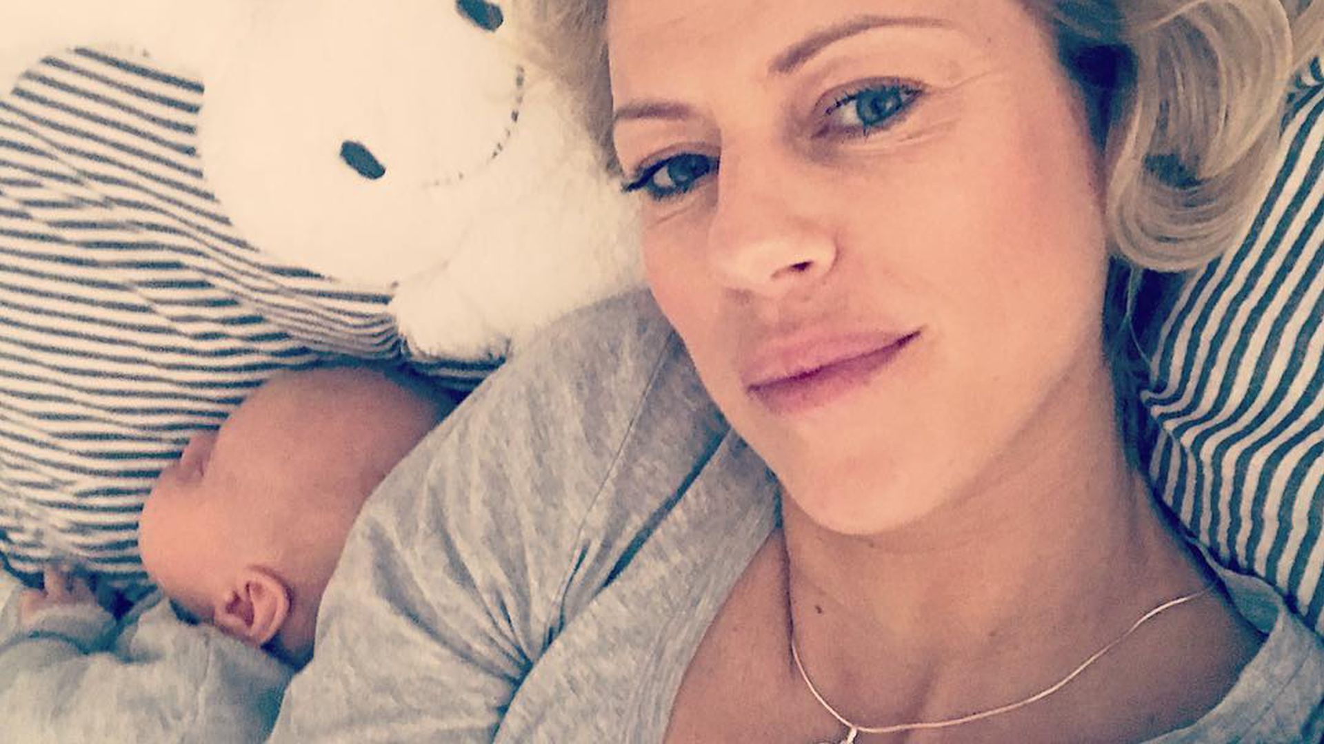 Neu-Mama Anneke Dürkopp liebt den Mittagsschlaf mit Söhnchen ...