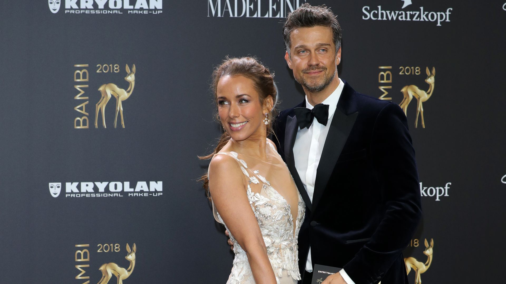 Annemarie gehört zu ihm: Wayne Carpendale warnt Oscar-Stars | Promiflash.de