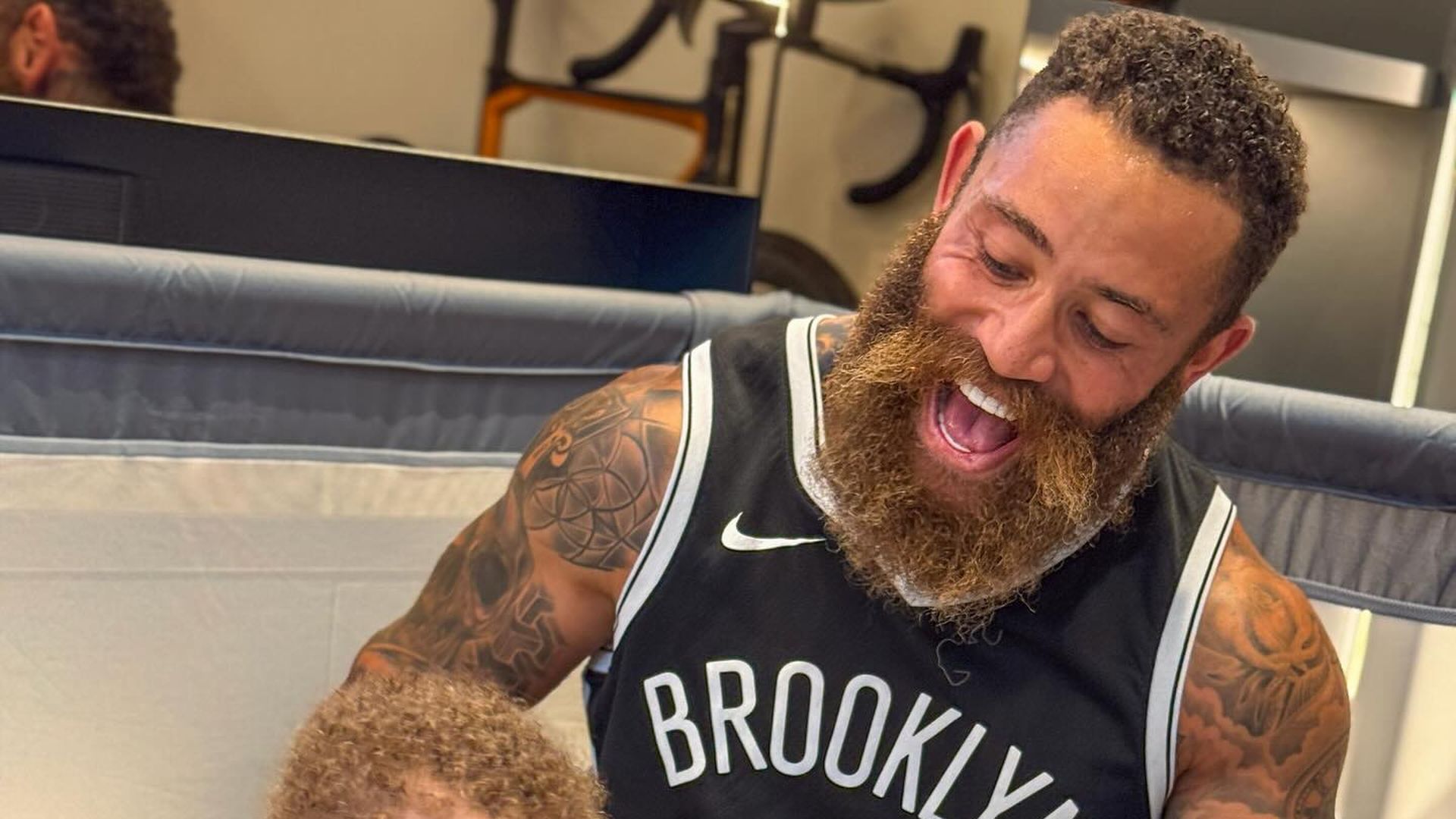 So spricht Ashley Cain mit seinen Kindern über Azaylia (†)