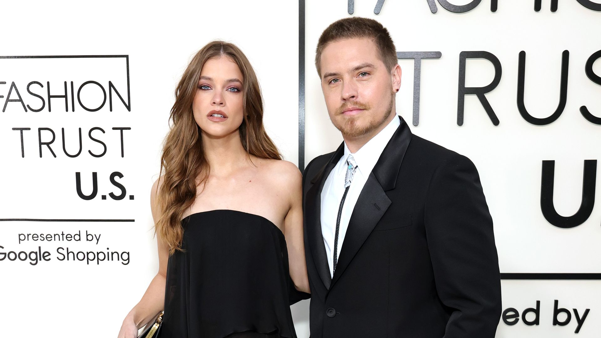 Neuer Haarstyle: Dylan Sprouse hat jetzt einen Buzz-Cut