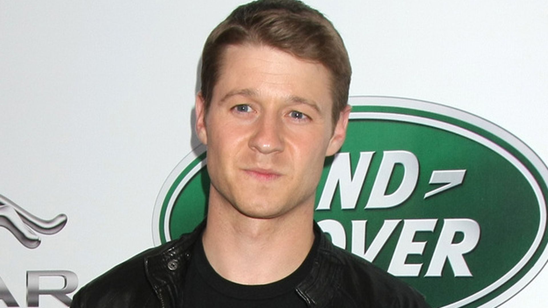 Benjamin McKenzie hat noch immer den O.C. Style! | Promiflash.de