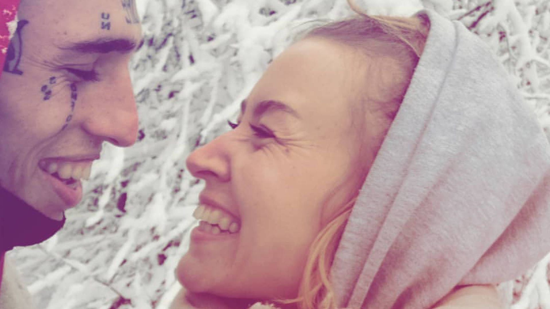 Spendenaufruf für Reise: Insta-Sternchen kriegen Shitstorm! | Promiflash.de