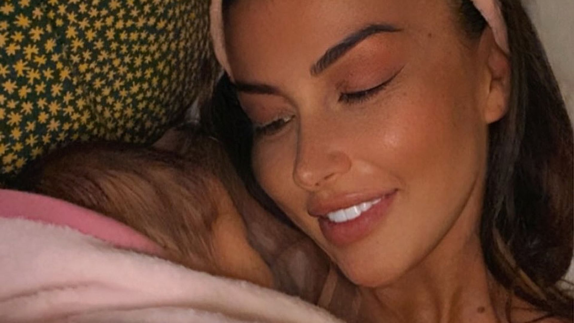 Kuschelzeit: Christina Dimitriou teilt erstes Foto mit Baby