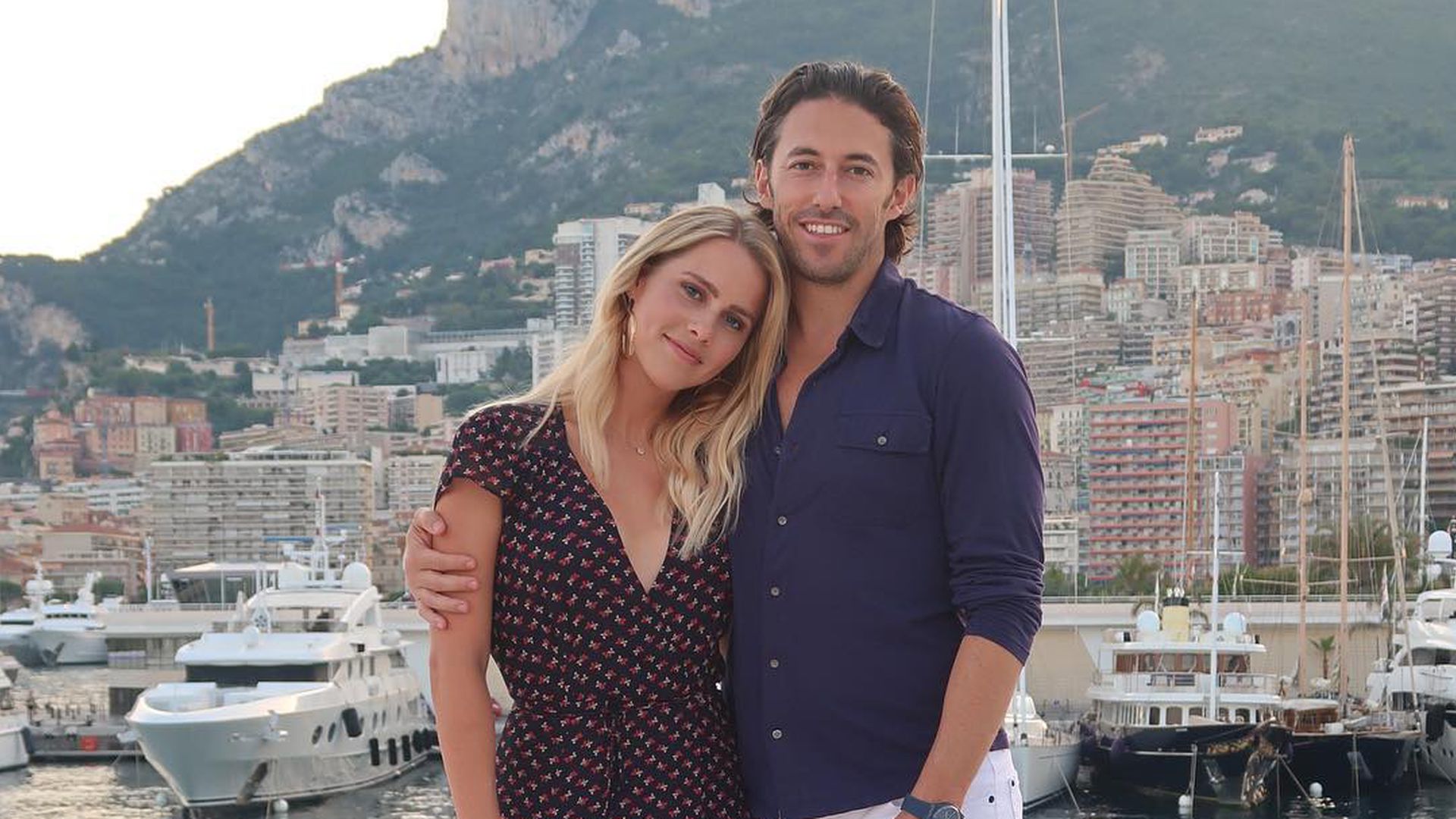 Schwangere Claire Holt macht ihrem Mann süße Liebeserklärung ...