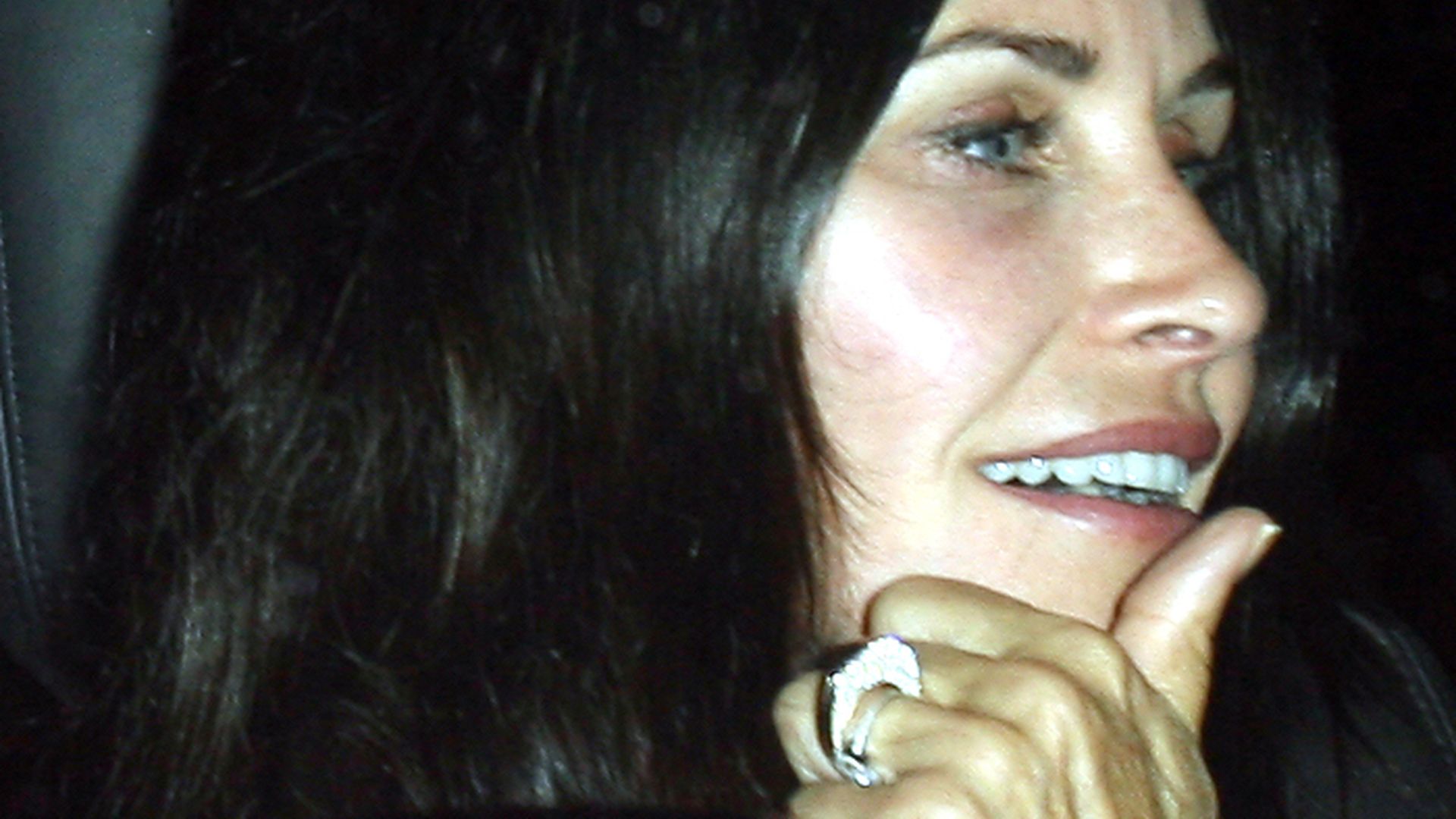 Ups! Courteney Cox enthüllt den Verlobungsklunker | Promiflash.de