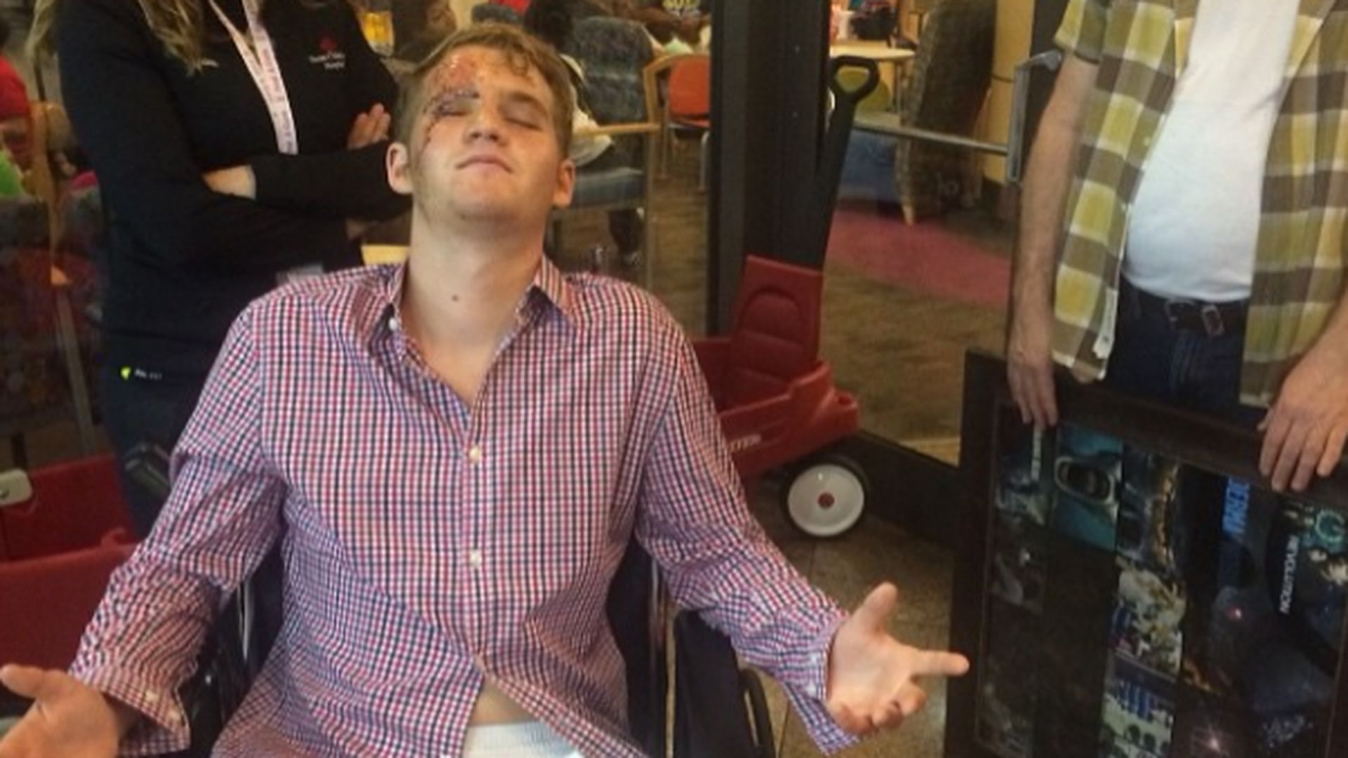 Fast erblindet! "American Horror Story"-Star schwer verletzt ...