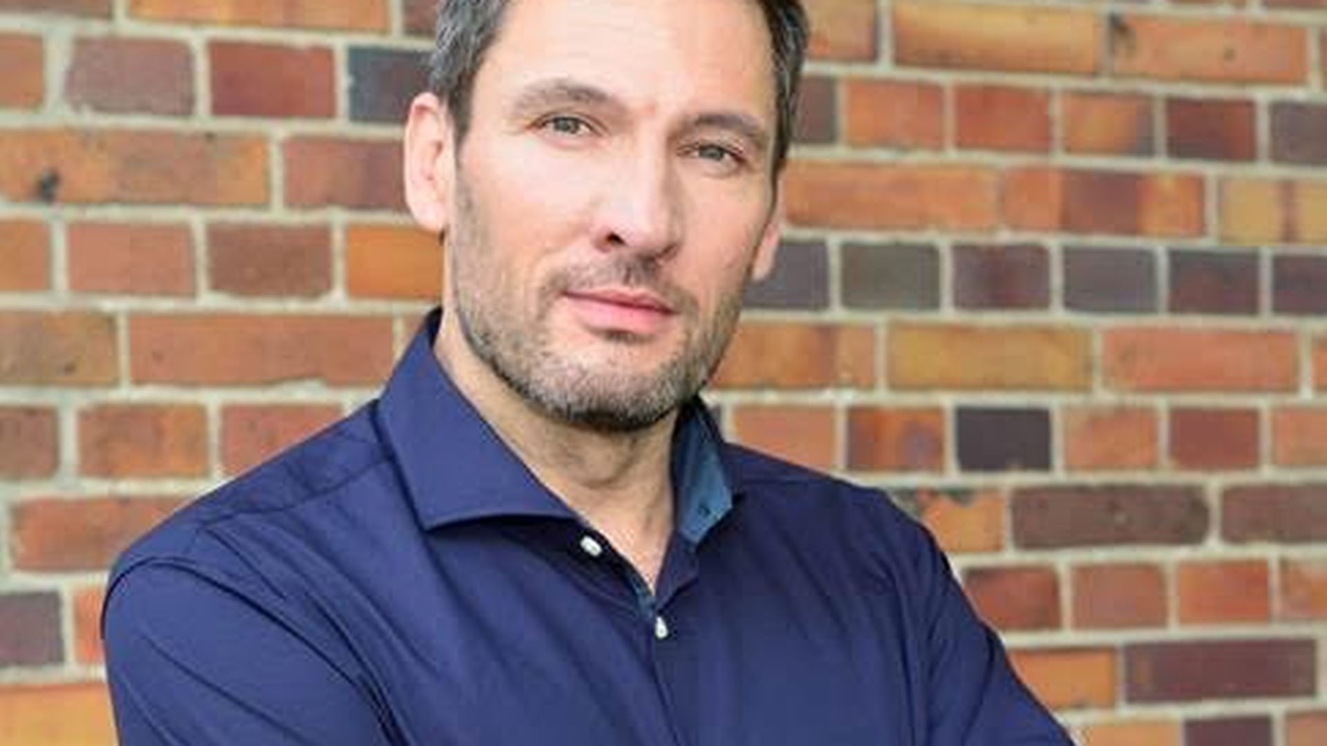 Ab morgen im TV: Dieter Bach mischt den GZSZ-Cast auf | Promiflash.de