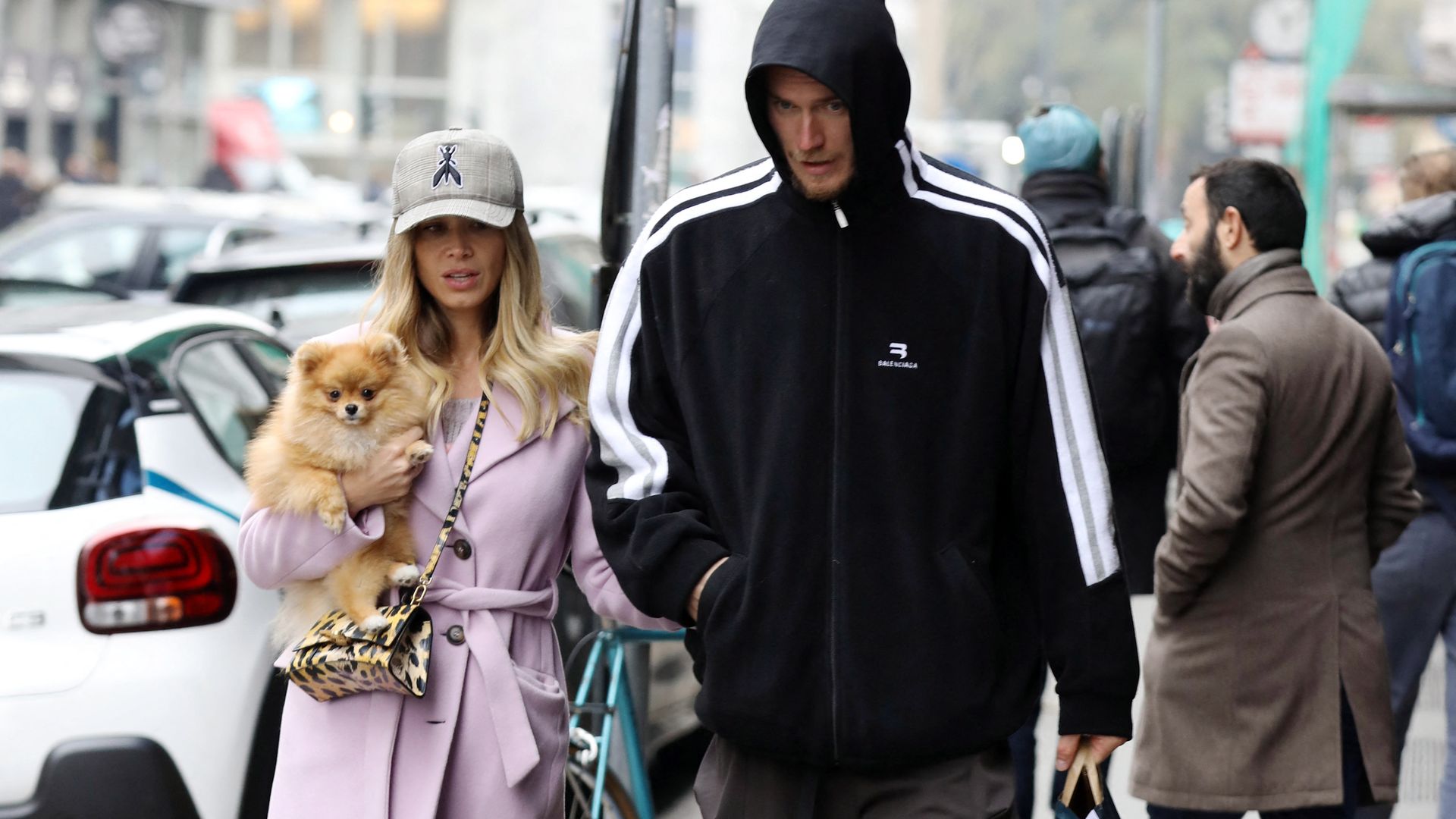 Loris Karius' Freundin Diletta Leotta flasht in Feder-Top! - WeltweiteSTARS