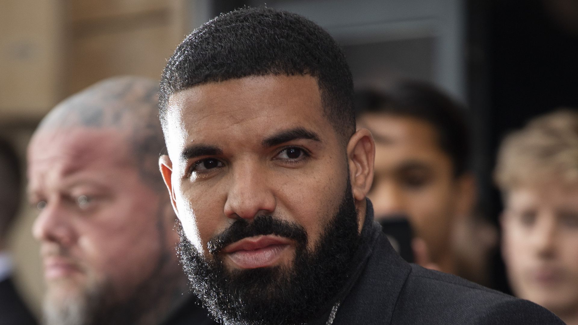 Drake hat den Rechtsstreit mit falscher Baby-Mama gewonnen!