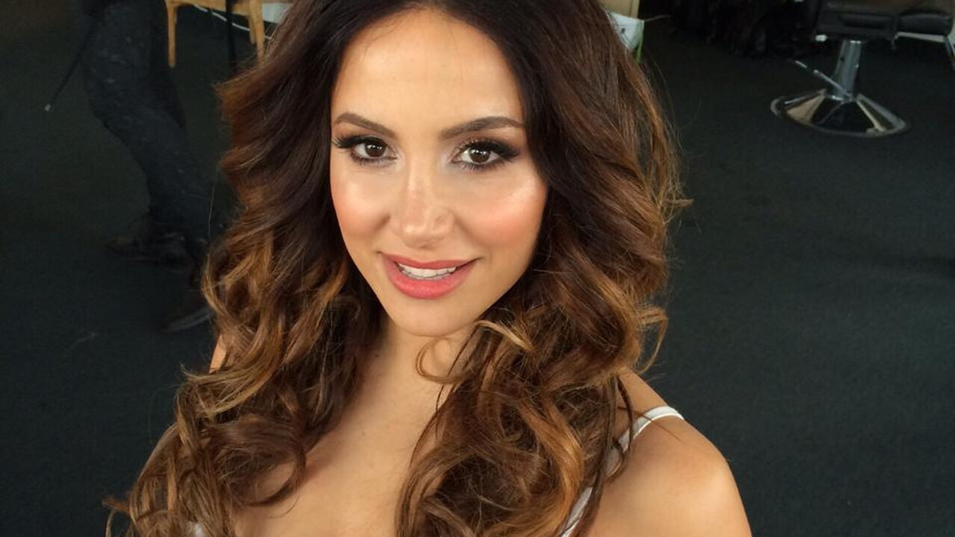 "Studio Amani"-Premiere: Enissa begeistert das Publikum | Promiflash.de