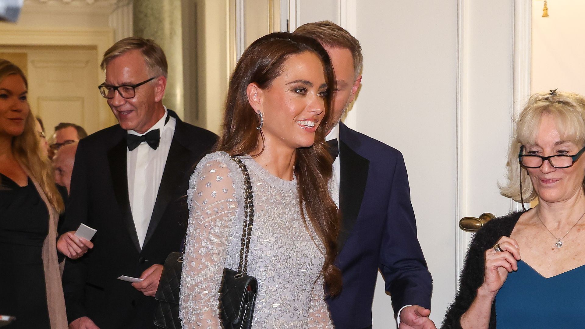 Franca Lehfeldt strahlt bei Staatsbankett in Glitzerrobe!