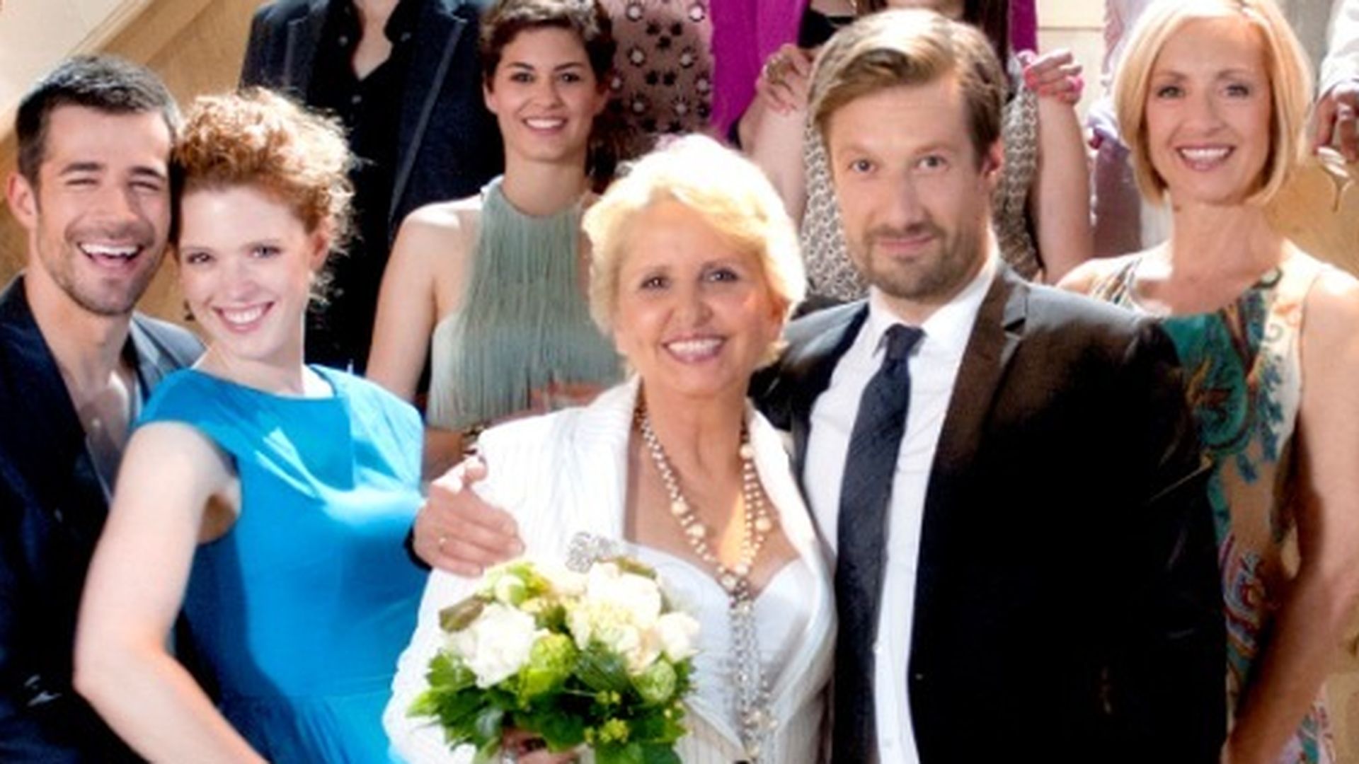 Erfolgskurs: "Verbotene Liebe" schafft Top-Quoten! | Promiflash.de