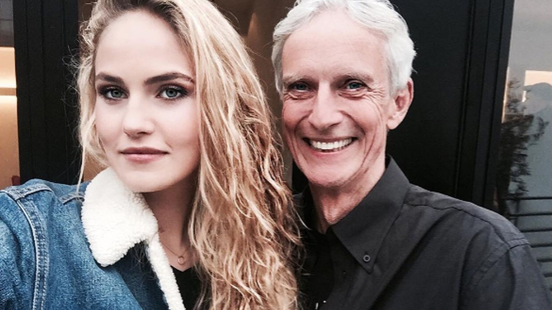 Regelverstoß live! Elena Carrières Papa überrollt rote Ampel ...