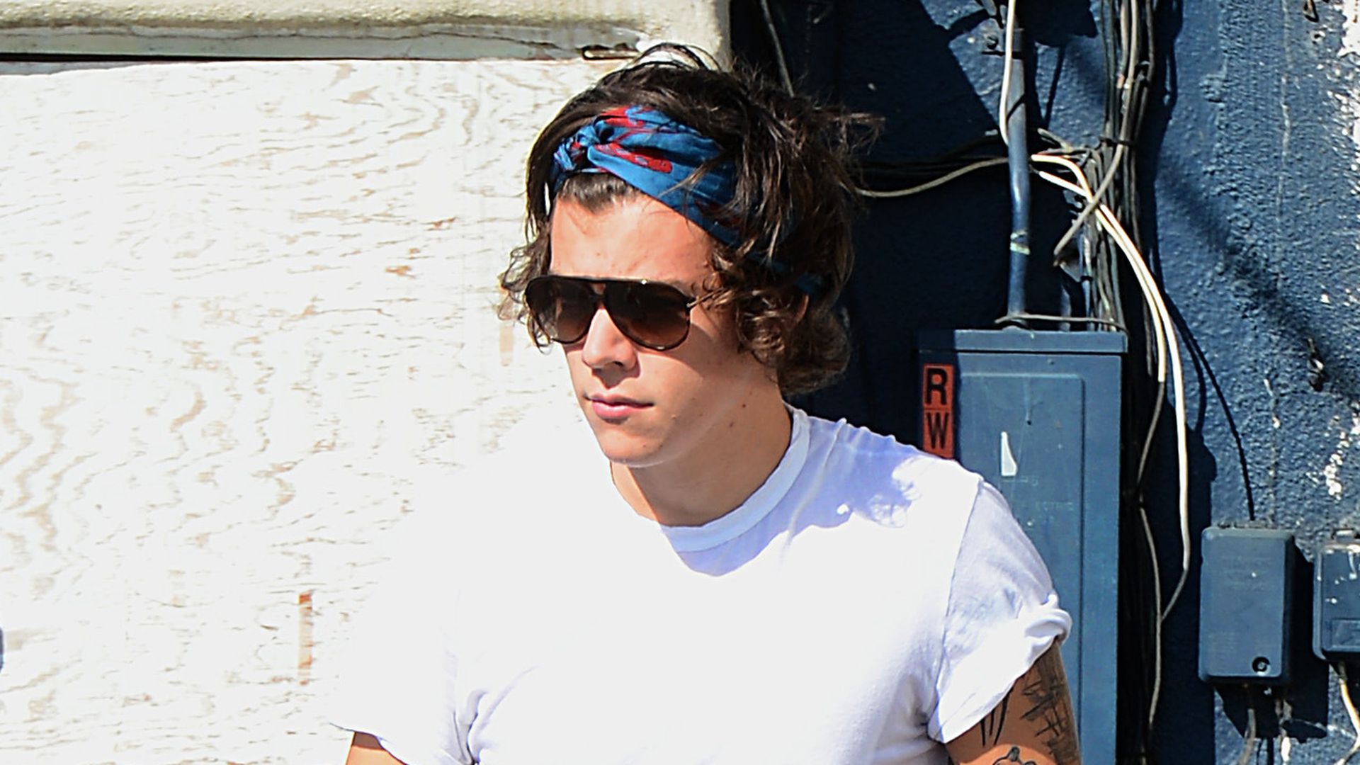 Trendy Tattoo: Harry Styles mit Herz auf dem Arm | Promiflash.de