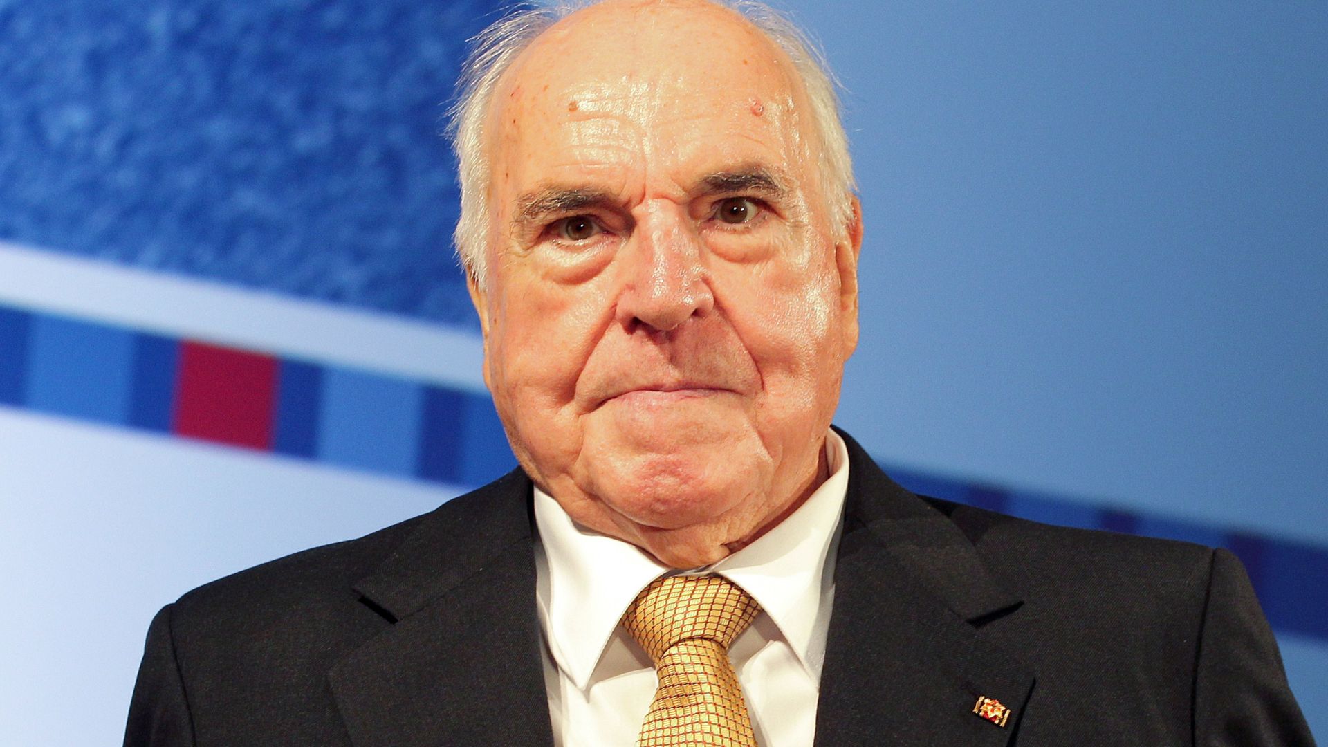 Immer noch im Krankenhaus: Helmut Kohl in ernstem Zustand