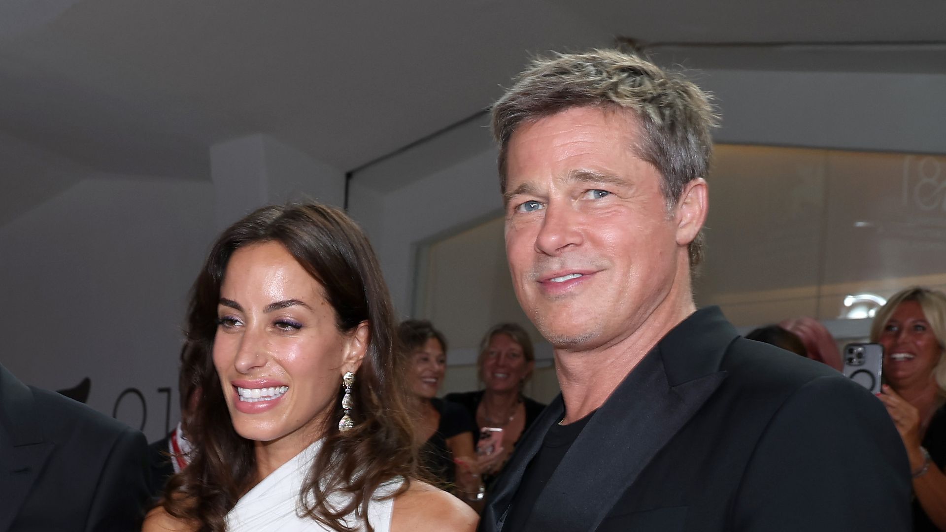Brad Pitt und seine Ines genießen Date im coolen Retro-Look