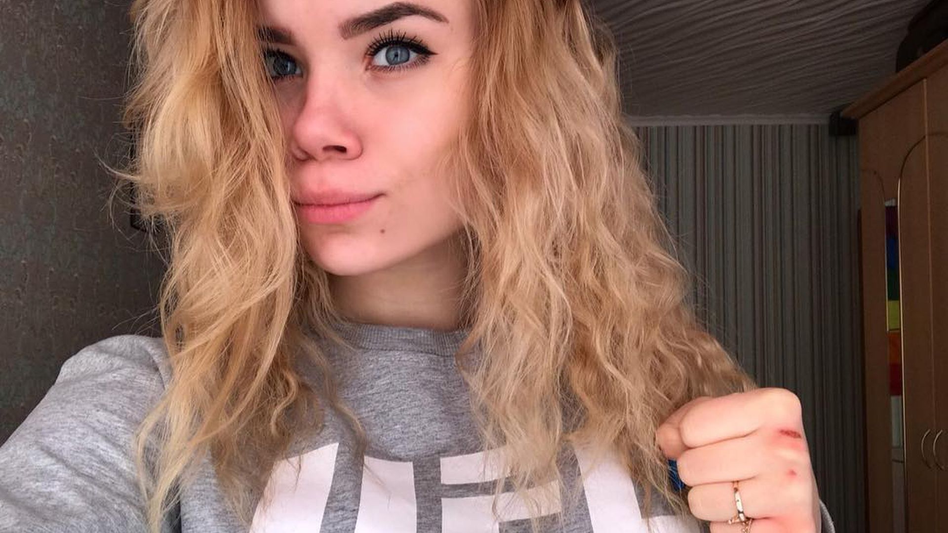 Handy fiel in Wanne: Russische MMA-Kämpferin stirbt mit 15!