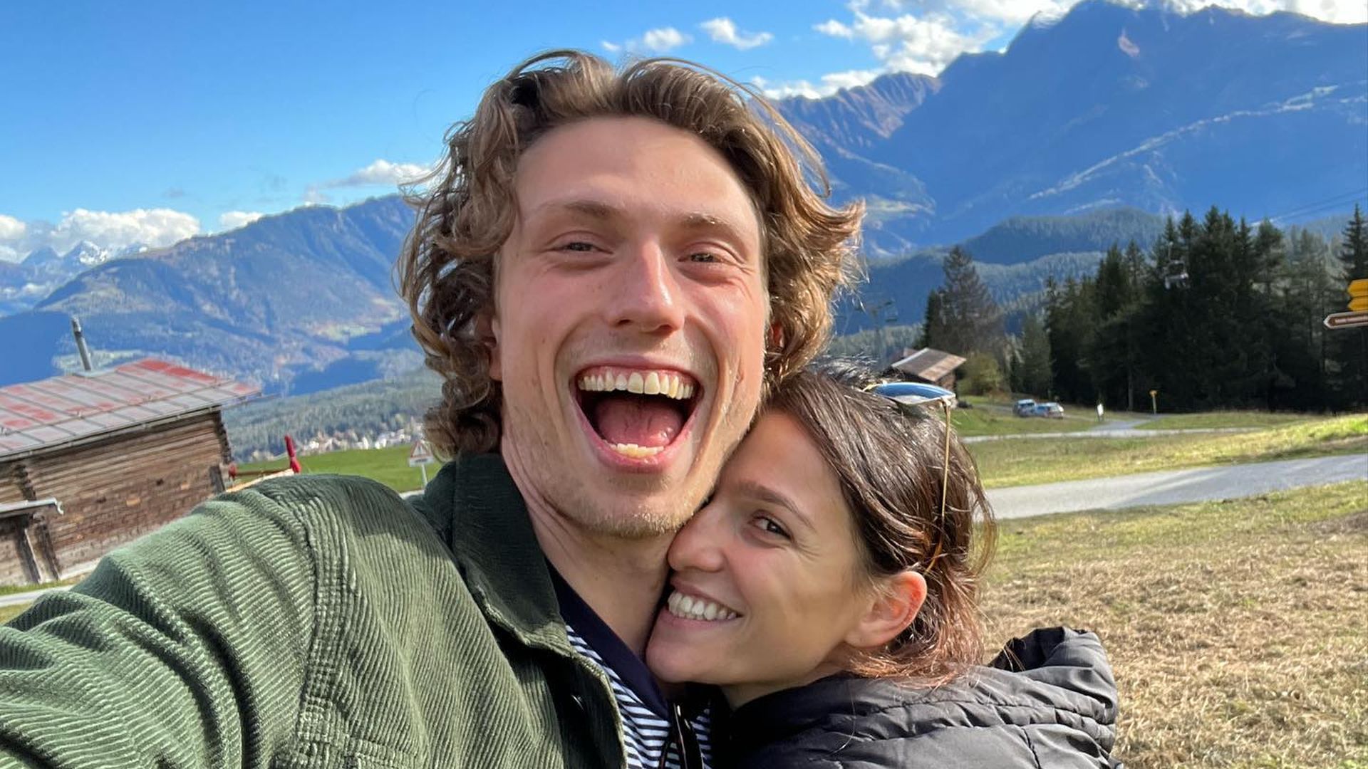 "Back to Black"-Star Marisa Abela und Jamie Bogyo sind verlobt