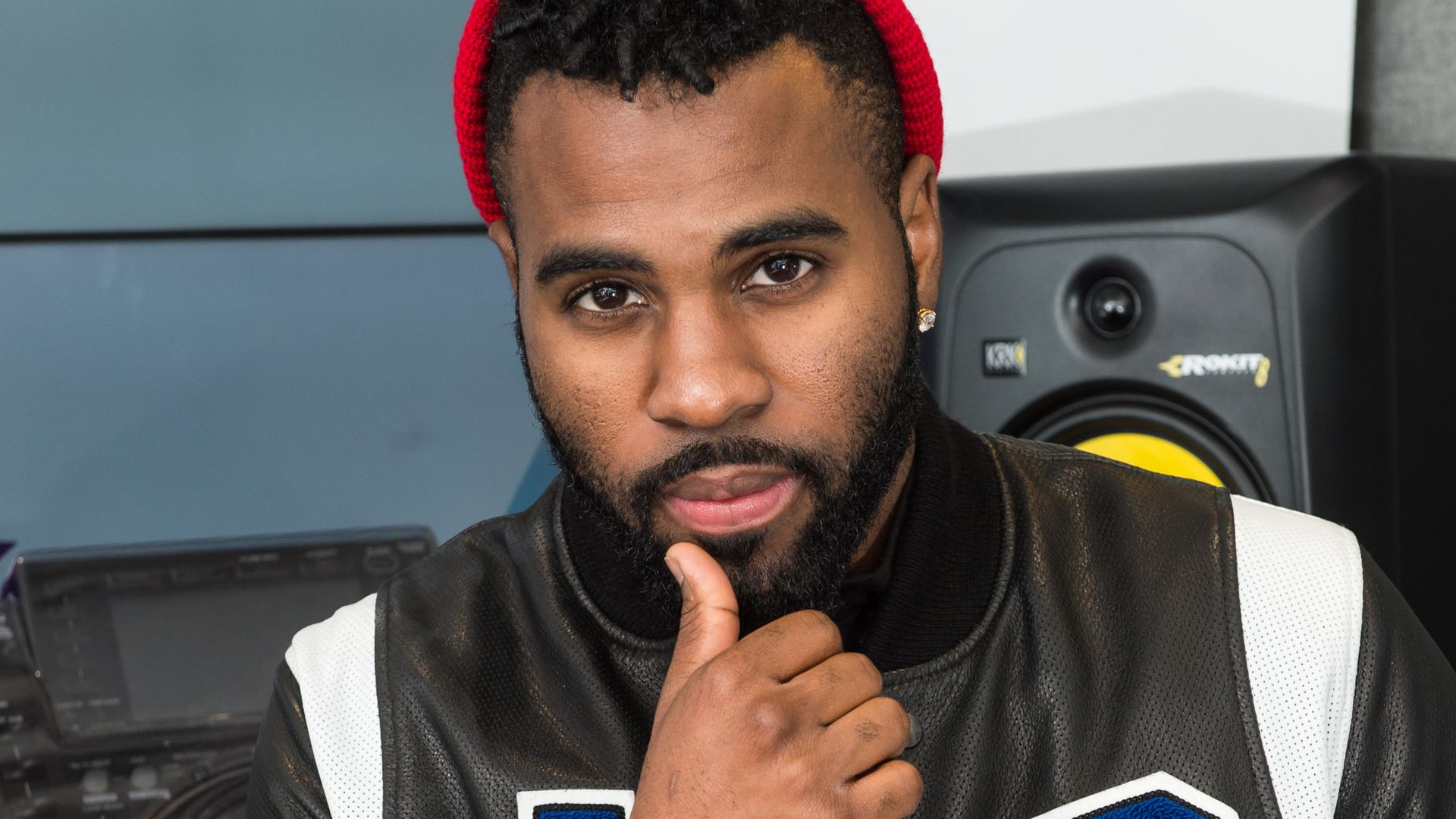 Heiße Ankündigung: Jason Derulo bald komplett nackt? | Promiflash.de