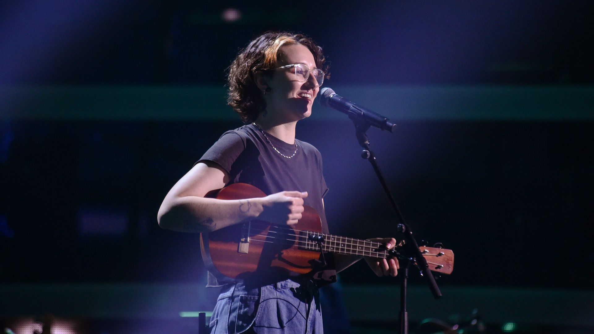 Non-binäres Talent begeistert "The Voice of Germany"-Coaches