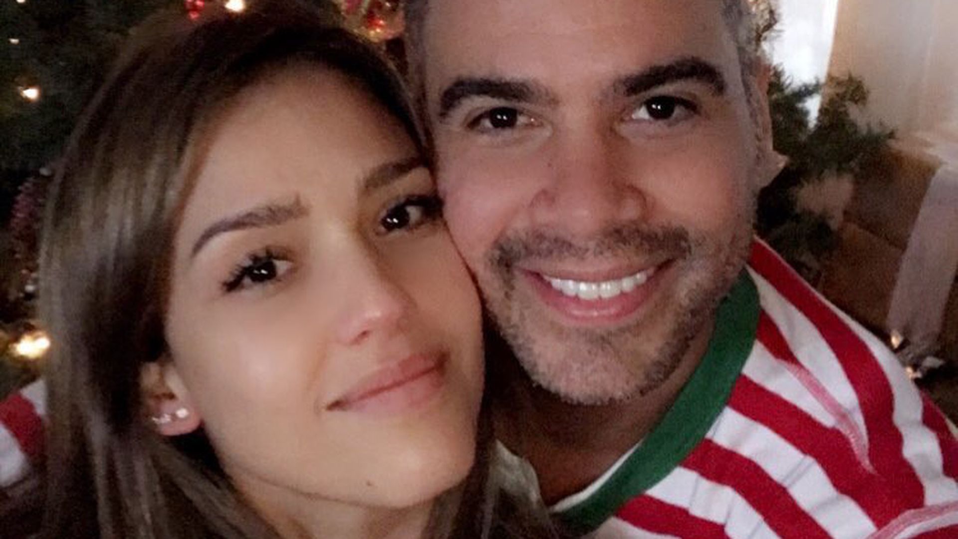 Partner-Pyjamas: So feierte Jessica Alba mit ihrem Liebsten | Promiflash.de