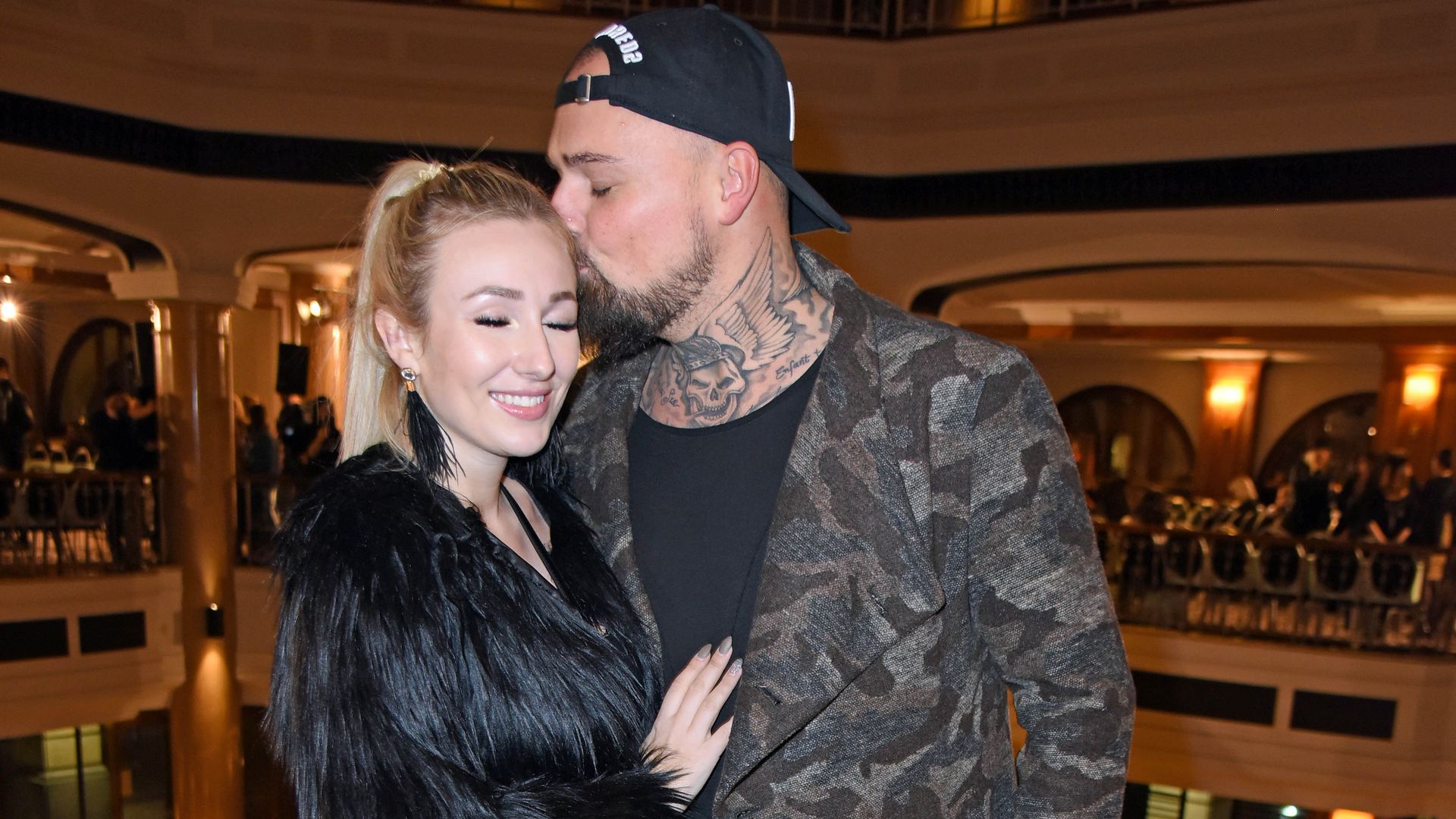 Übereilte Hochzeit? Niklas Schröder wehrt sich gegen Hater | Promiflash.de