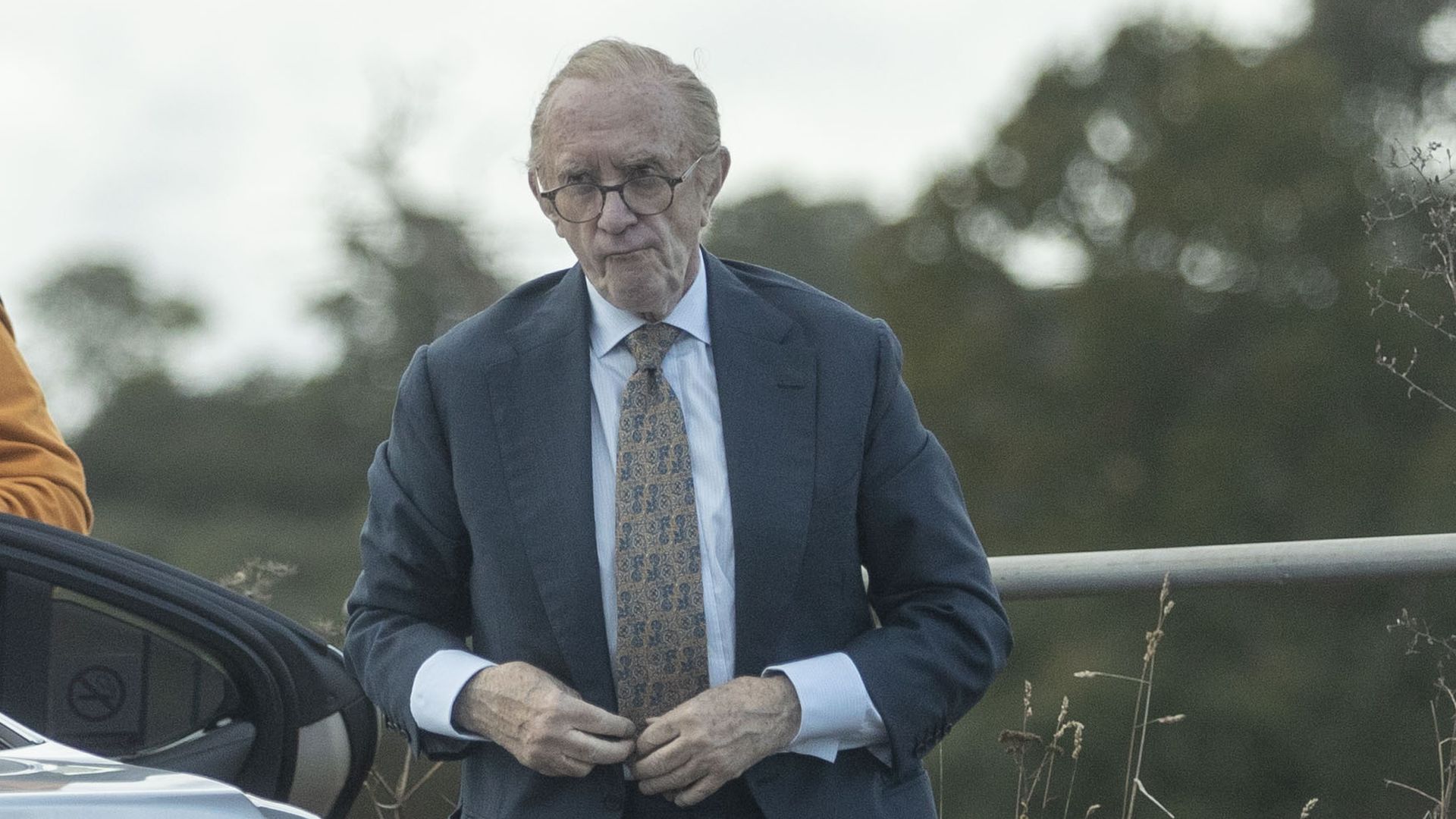 Bilder vom "The Crown"-Set: Jonathan Pryce als Prinz Philip