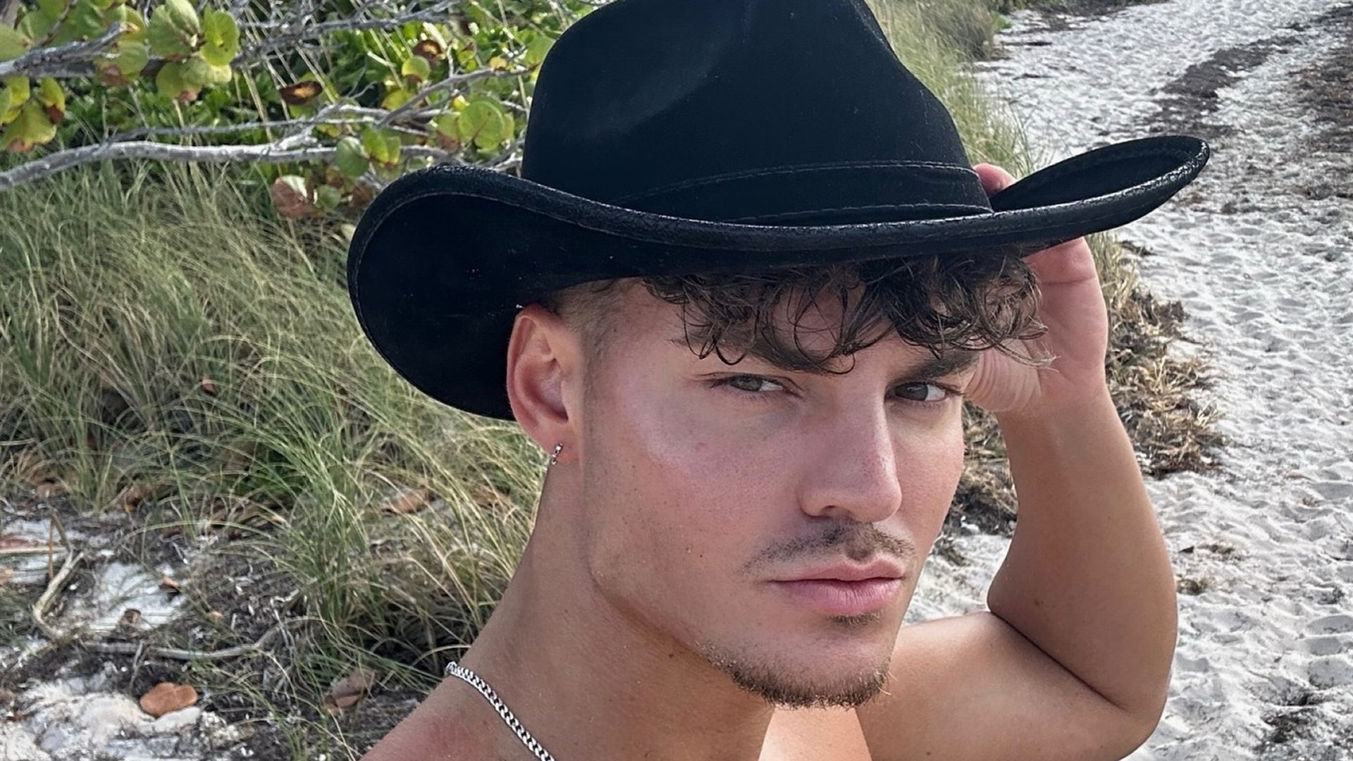 Nur Flirt? Karsten Walter knutscht mit männlichem Model rum