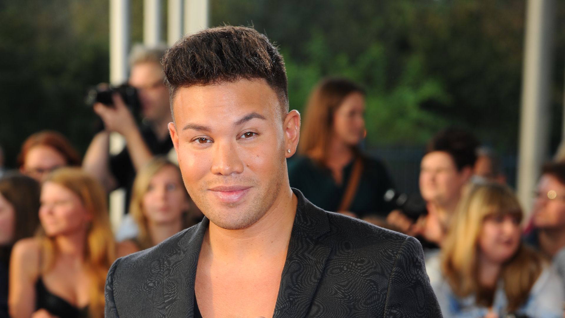 Kay One: Dieter-Hymne "Louis Louis" bricht YouTube-Rekord | Promiflash.de