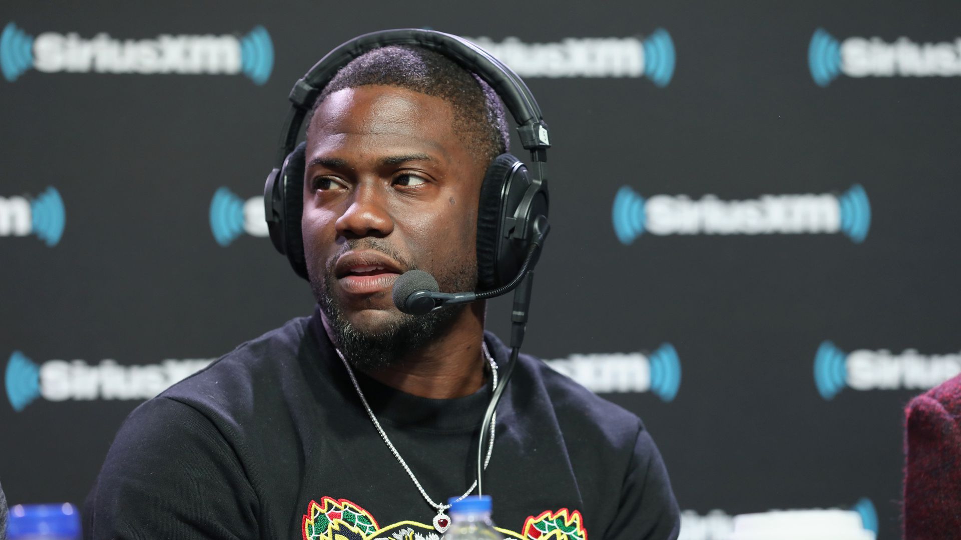 Nach Horror Unfall Kevin Hart Brauchte Hilfe Beim Klo Gang