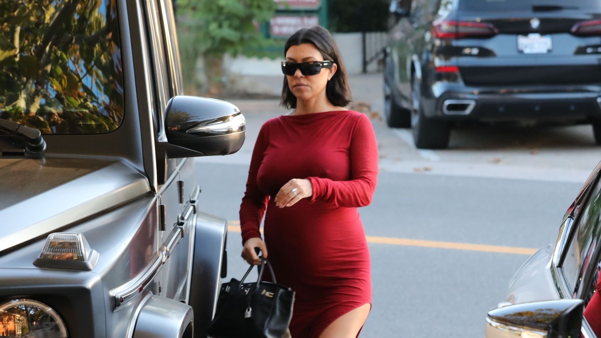 Sexy in Rot: Kourtney Kardashian zeigt ihren Babybauch! Sexy in Rot: Kourtney Kardashian zeigt ihren Babybauch!