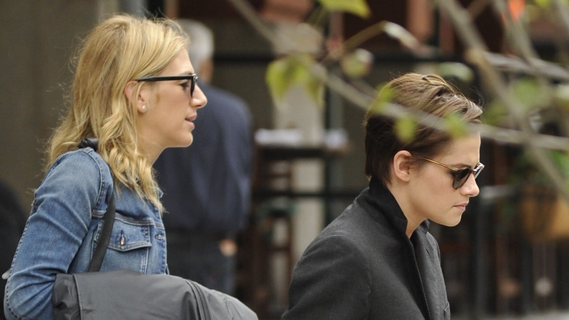 Kristen Stewart: Schick im coolen Business-Look | Promiflash.de