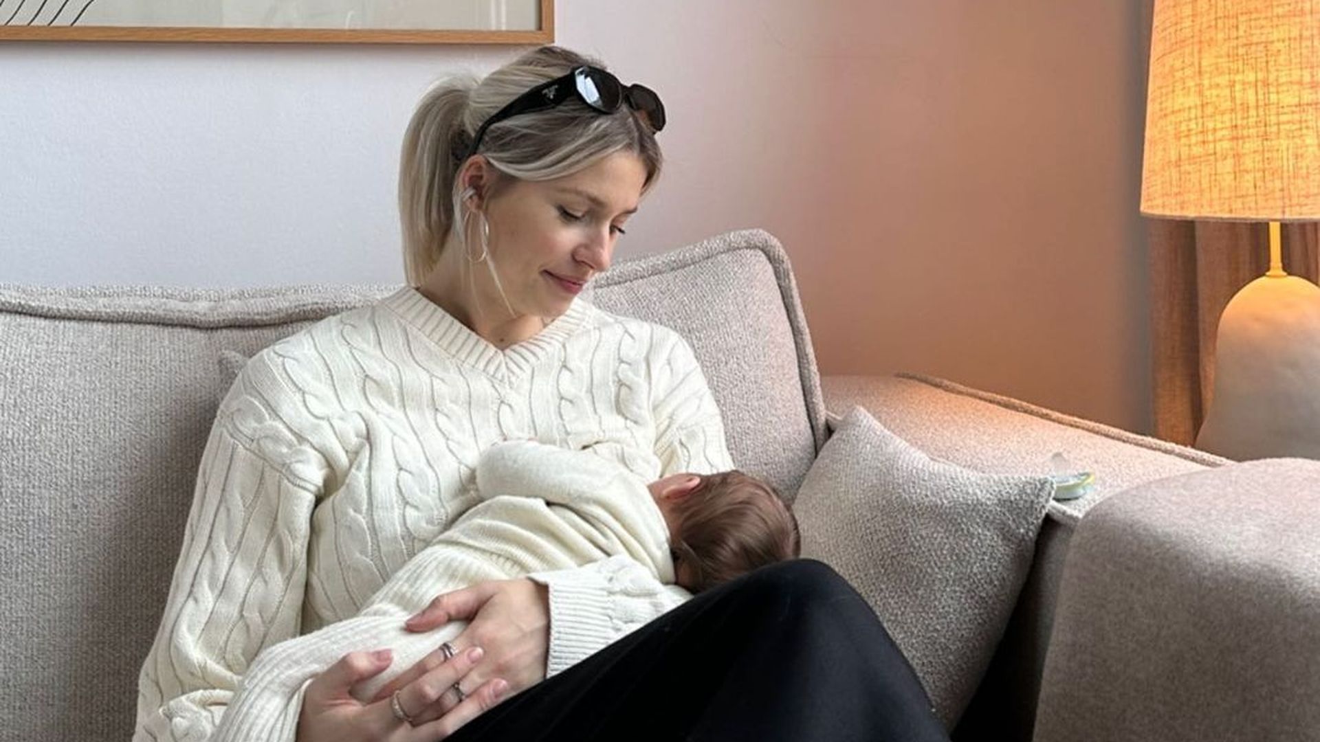 "Kleine Trinkpause": Hier stillt Model Lena Gercke Baby Lia!