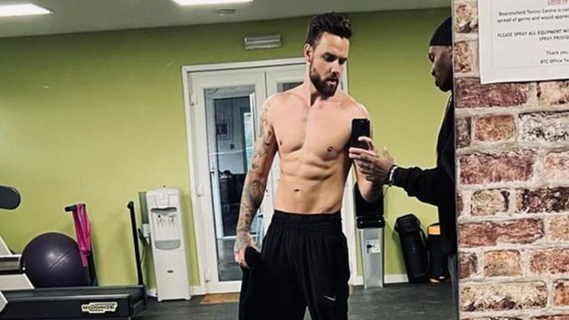 Kilos weg: Liam Payne zeigt stolz sein stählernes Sixpack