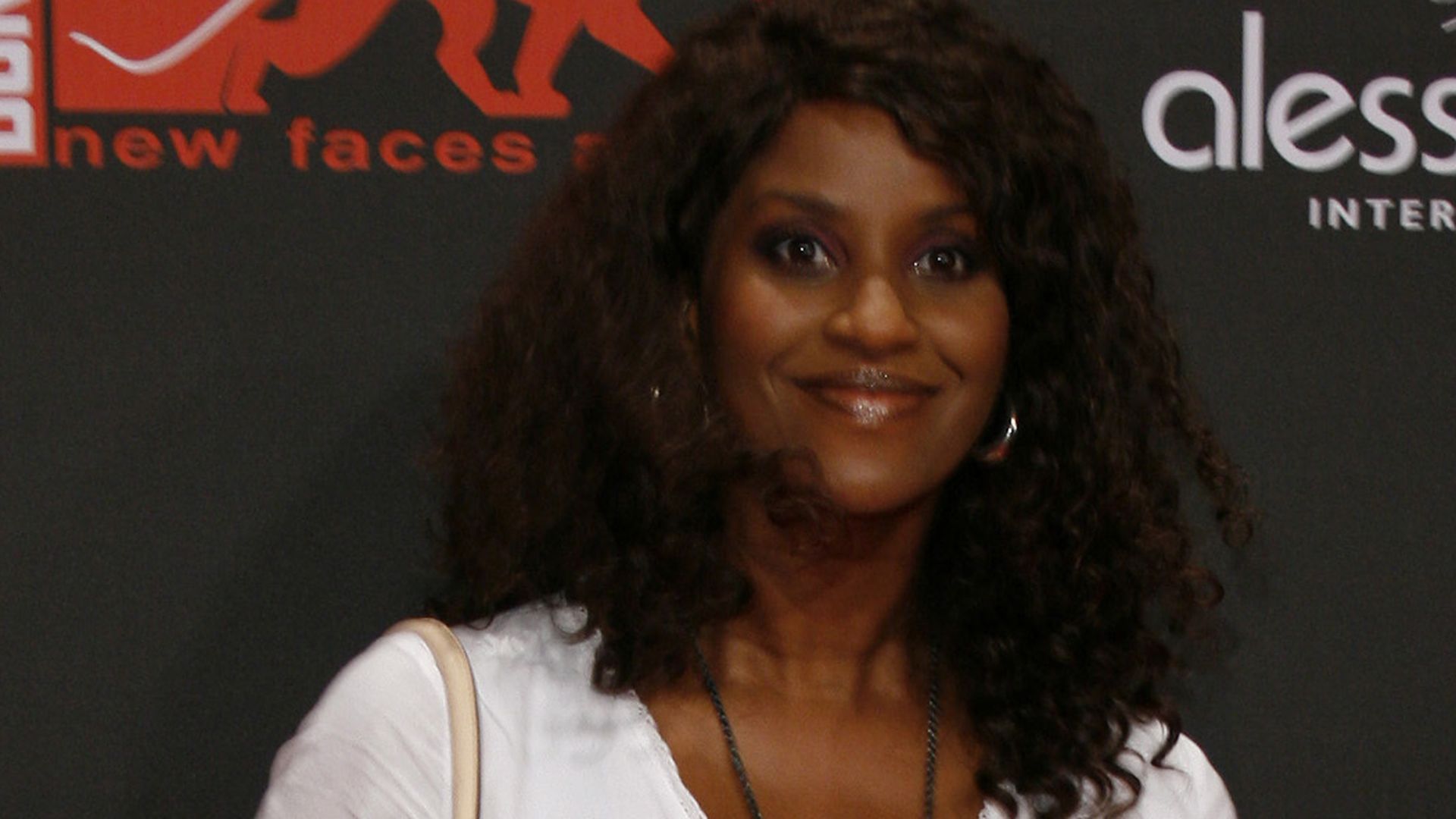 Lindenstraße-Liz hat sich nun kirchlich getraut! | Promiflash.de