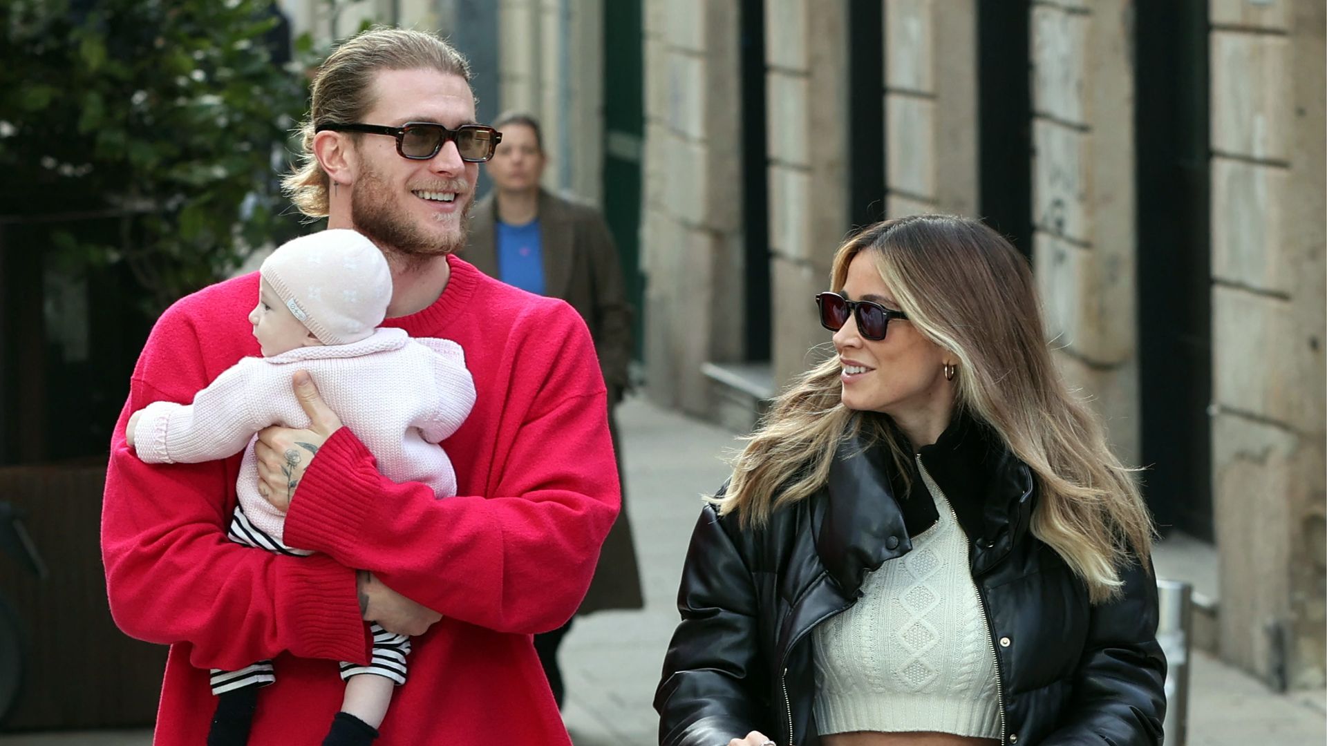 Nach Verlobung: Loris Karius bummelt mit Diletta und Baby
