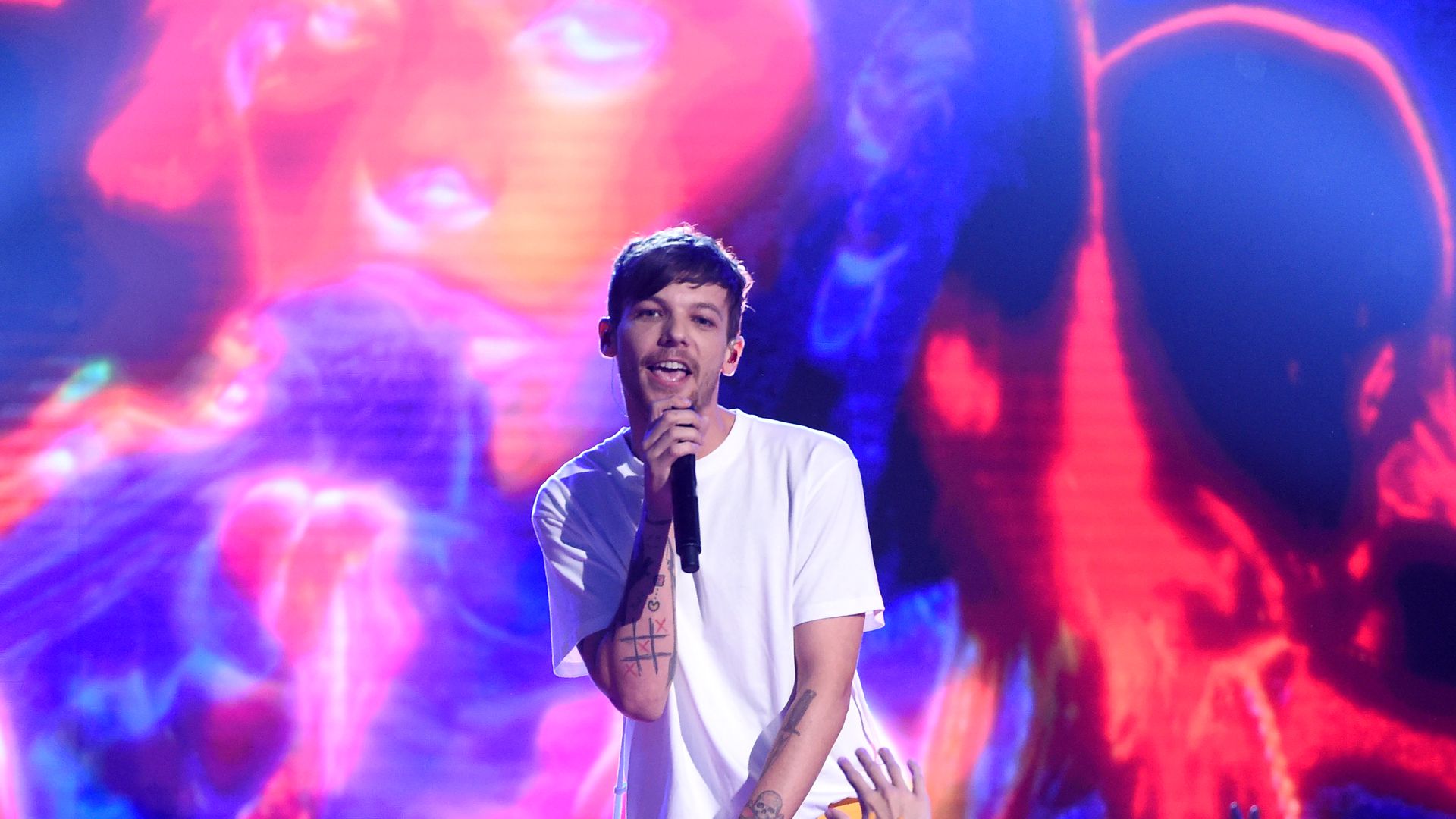 "X Factor"-Comeback: 1D-Louis performt seine neue Single! | Promiflash.de