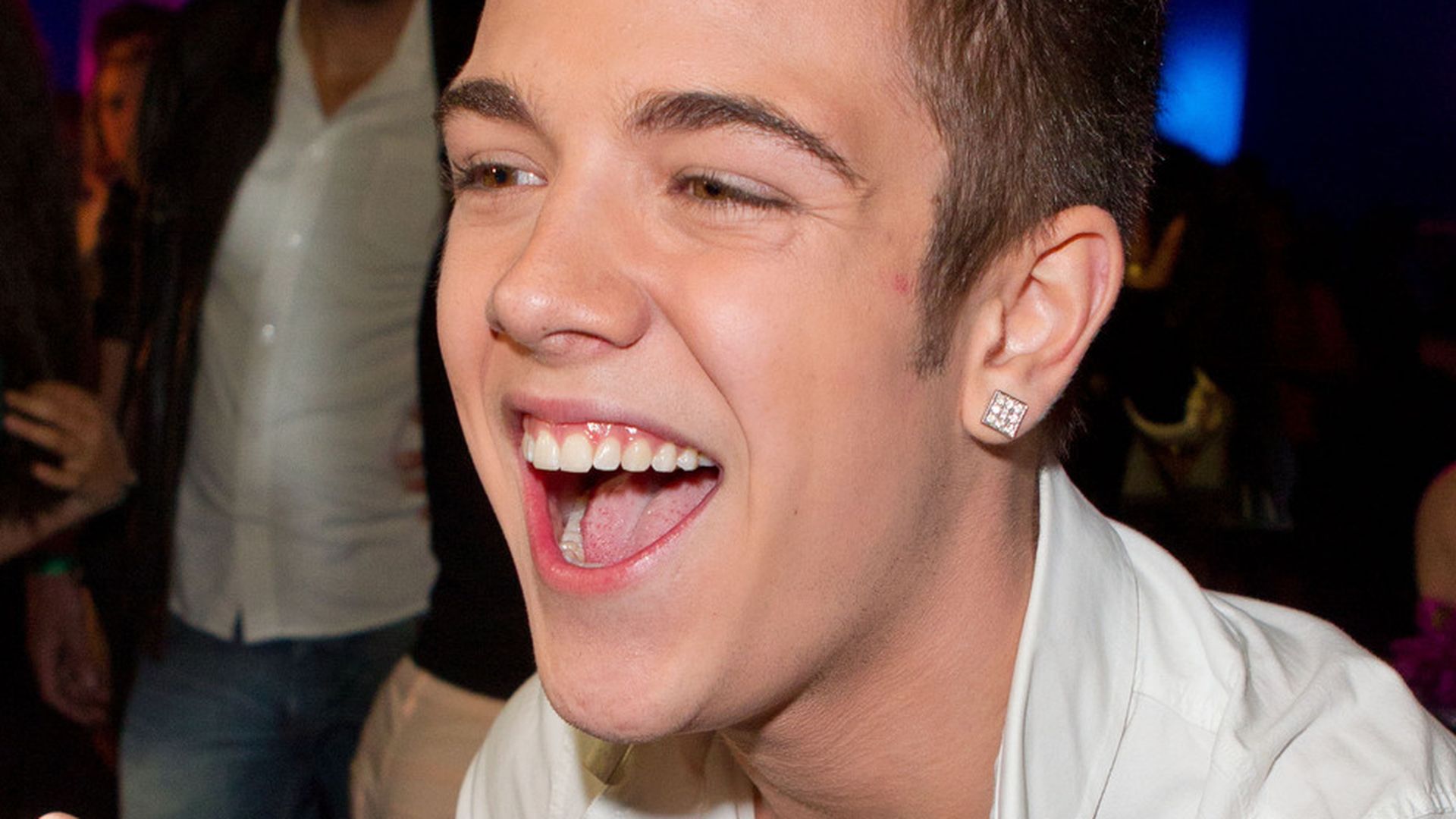 Luca Hänni mit Platin und Gold geehrt! | Promiflash.de