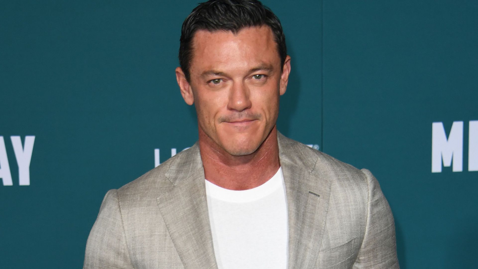 Luke Evans hätte ohne heterosexuelle Rollen keine Karriere!