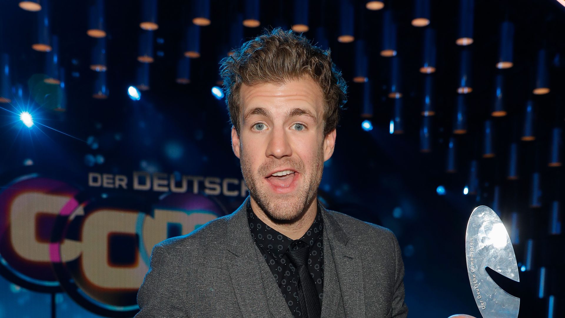 Luke Mockridge: Auch in diesem Job sieht ihn sein Lehrer! | Promiflash.de