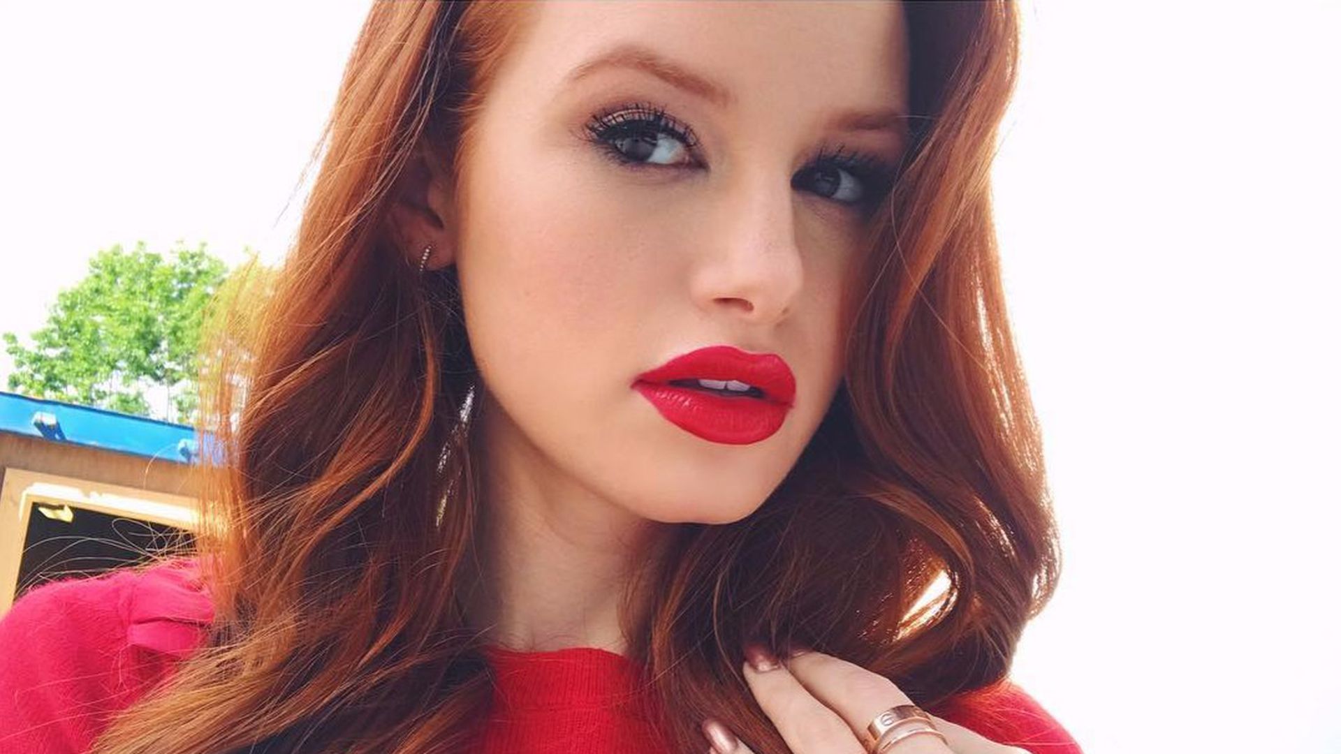 Madelaine Petsch: Wer ist diese blutrote "Riverdale"-Beauty ...